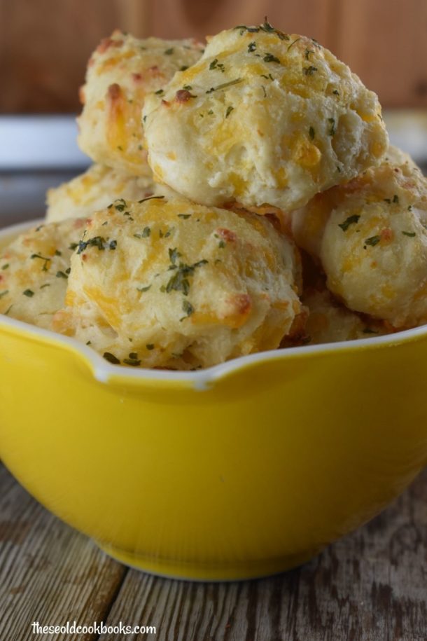 Cheesy Garlic Biscuits with 6 Ingredients - These Old Cookbooks
